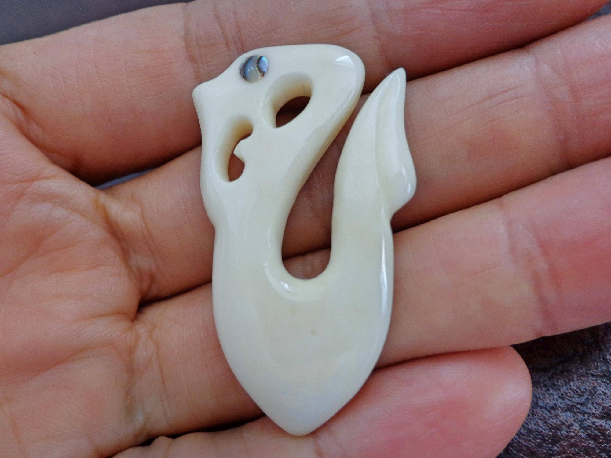 Conch Eye and Bone Swan Pendant. B33 - Etsy