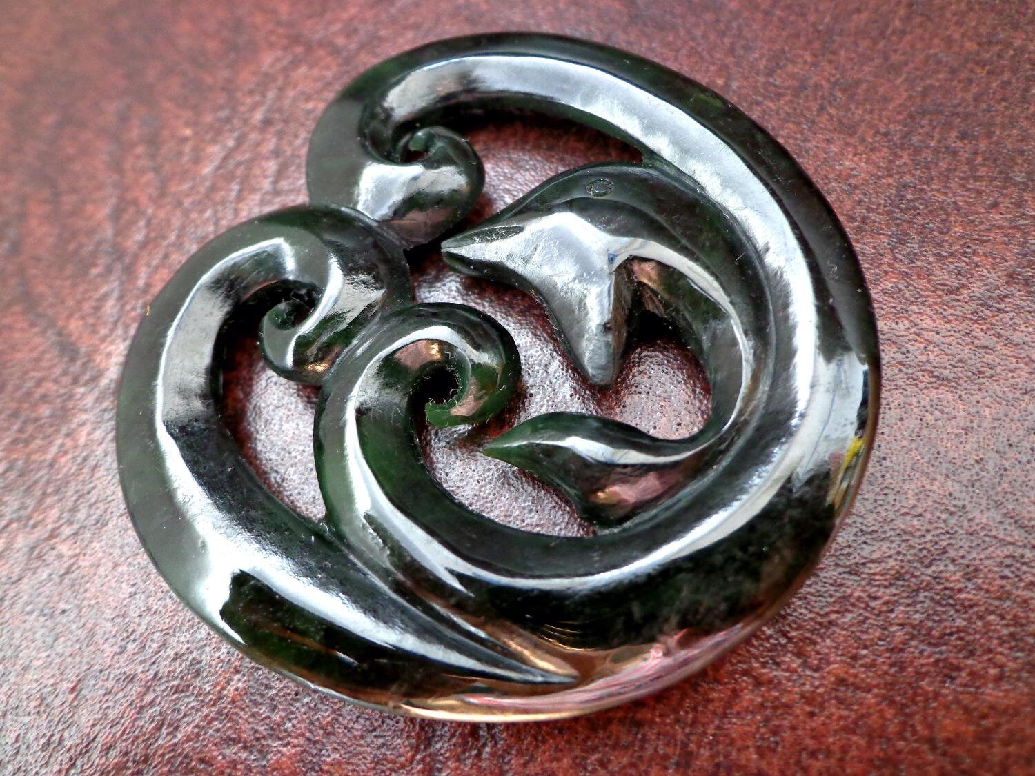 Delfín de jade nefrita y colgante de olas oceánicas. SB365 - Etsy España