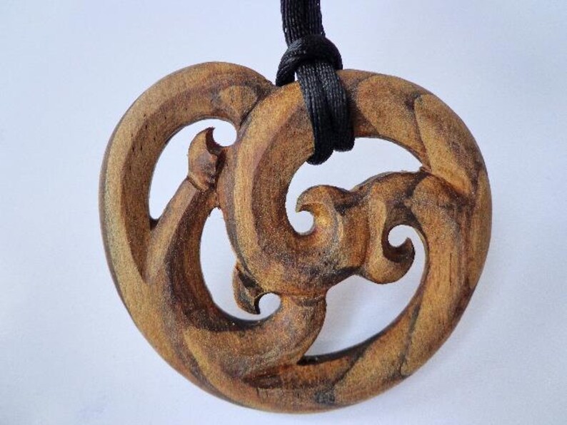 NZ Pine Wood Maori Koru Family Heart Pendant. W101 - Etsy