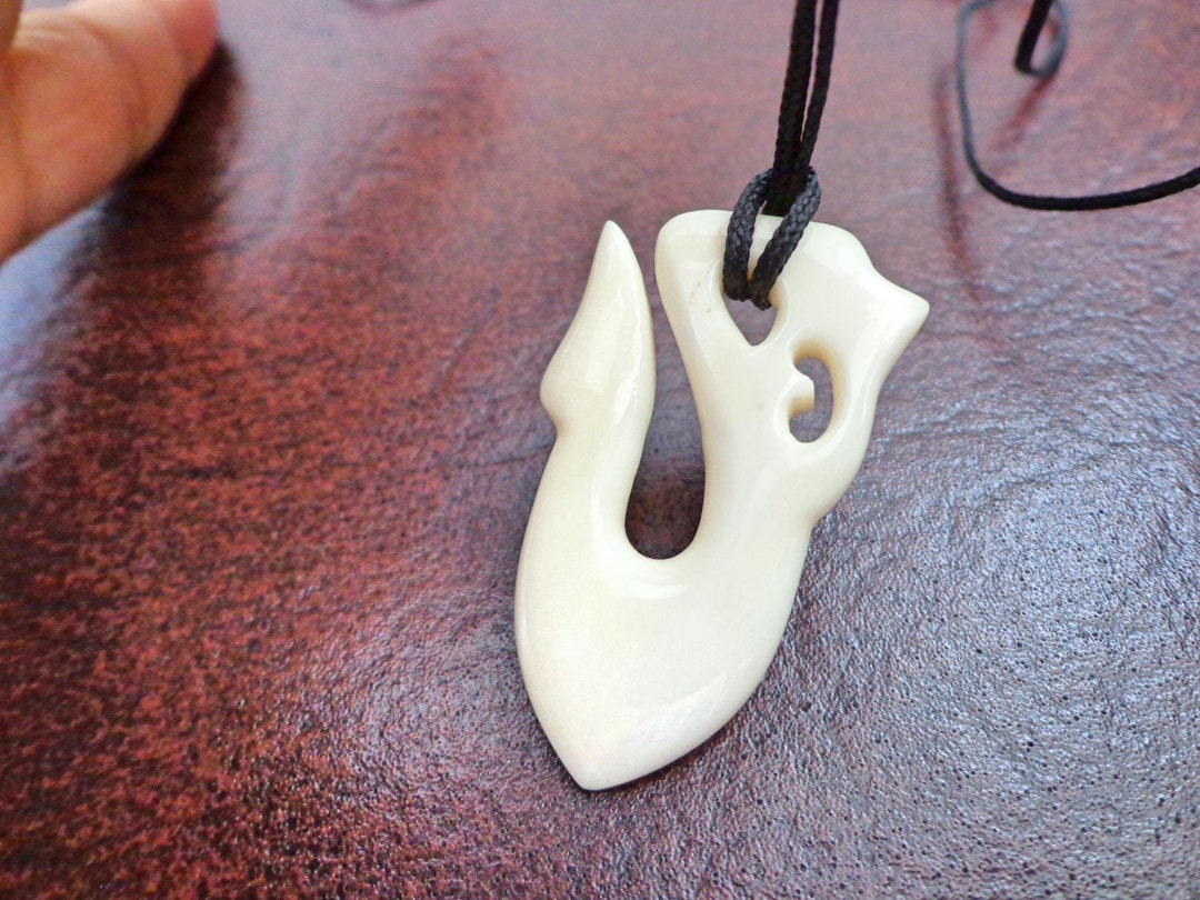 Conch Eye and Bone Swan Pendant. B33 - Etsy