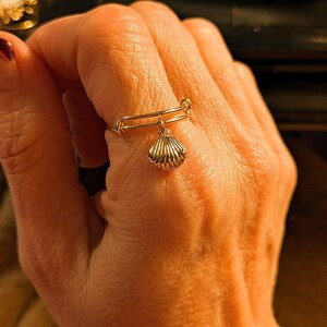 14k Gold Filled Clam Shell Expandable Charm Ring - Etsy