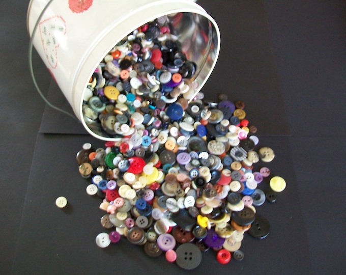 Bulk Button Assortment, Vintage Old and New Buttons, 4oz, Mixed Button ...