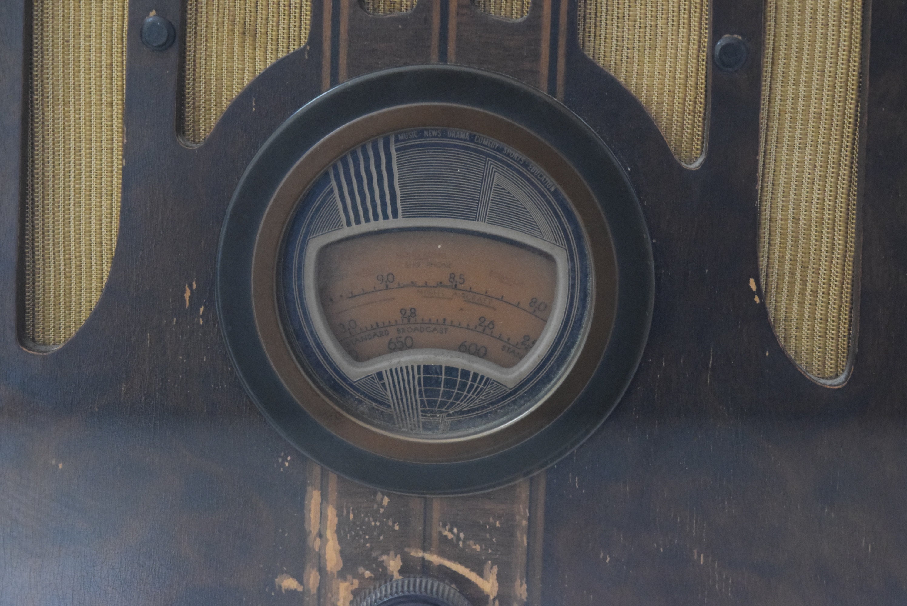 Vtg. Truetone AM Model D914 Table Radio W/catalan Accents - Etsy