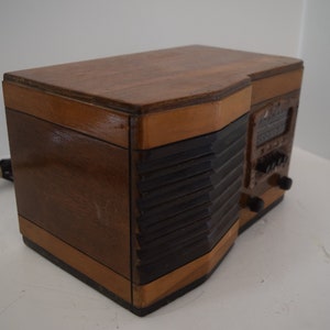Vtg. Truetone AM Model D914 Table Radio W/catalan Accents - Etsy