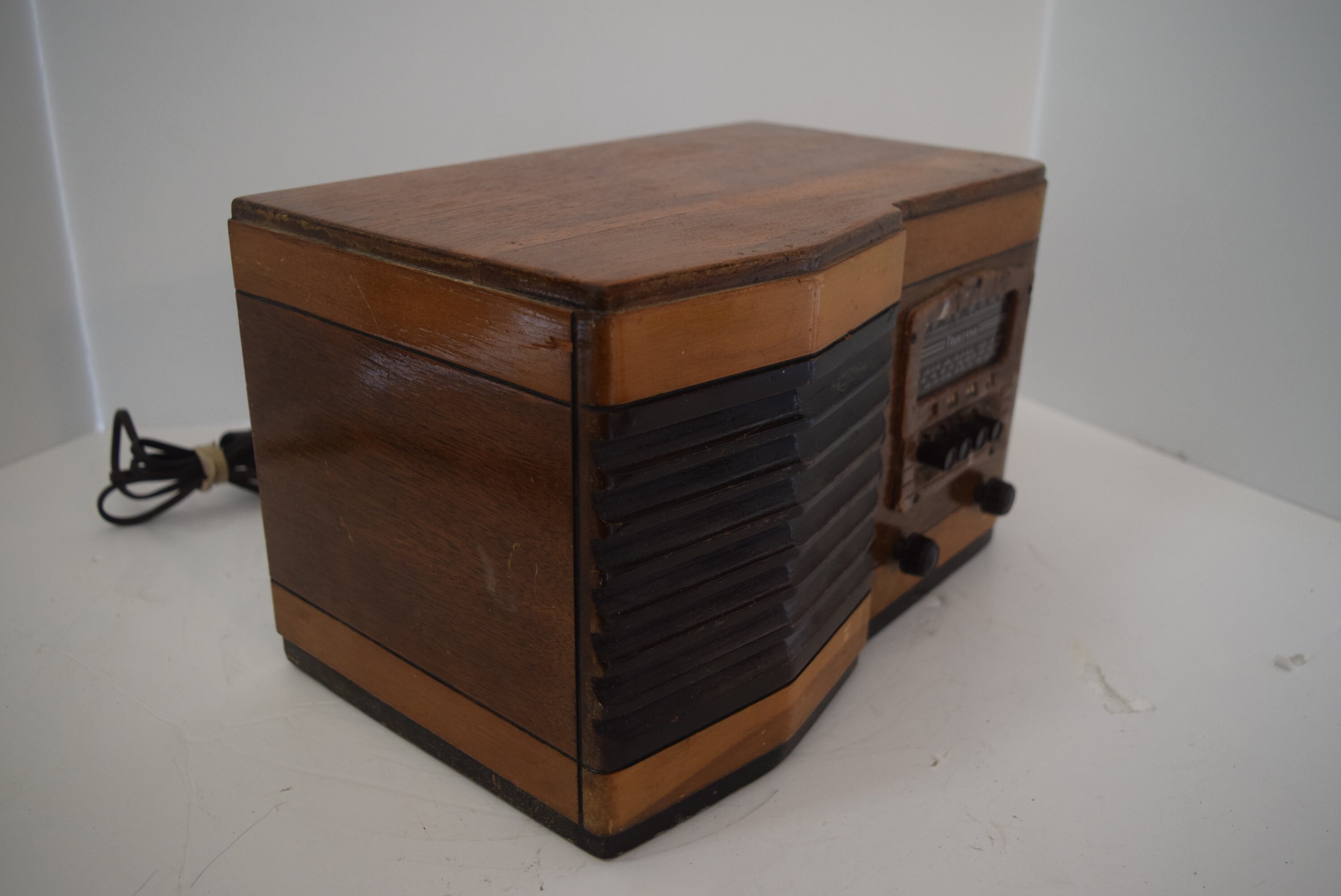Vtg. Truetone AM Model D914 Table Radio W/catalan Accents - Etsy