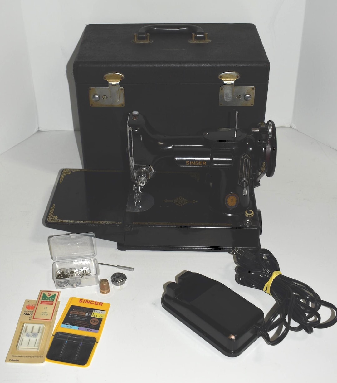 Vtg. 1950 Singer Model 221 Featherweight Sewing Machine W/case - 100% ...