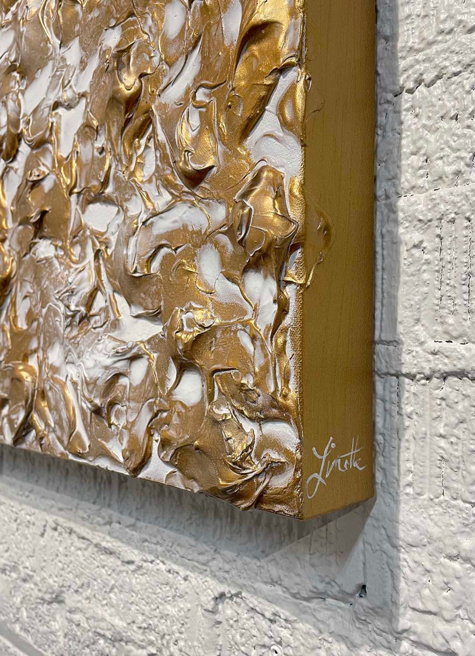 Abstract Heavy Texture Plaster Painting in Metallic Gold and White ...