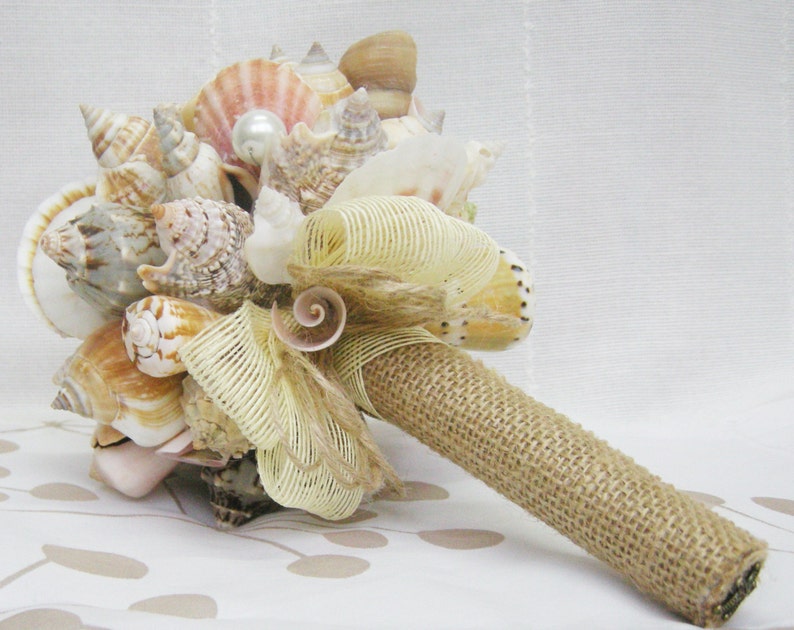 Ocean-inspired Wedding Flowers: Seashell Bouquets & Boutonnieres ...
