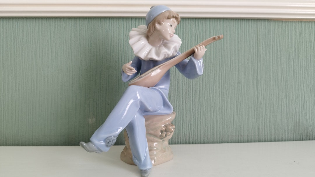 Nao by Lladro Pierrot Playing Mandolin Daisa 1988 - Etsy