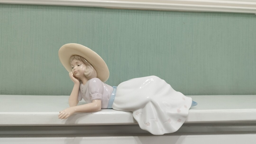 The Leonardo Collection Porcelain Shelf Figurine - Etsy UK