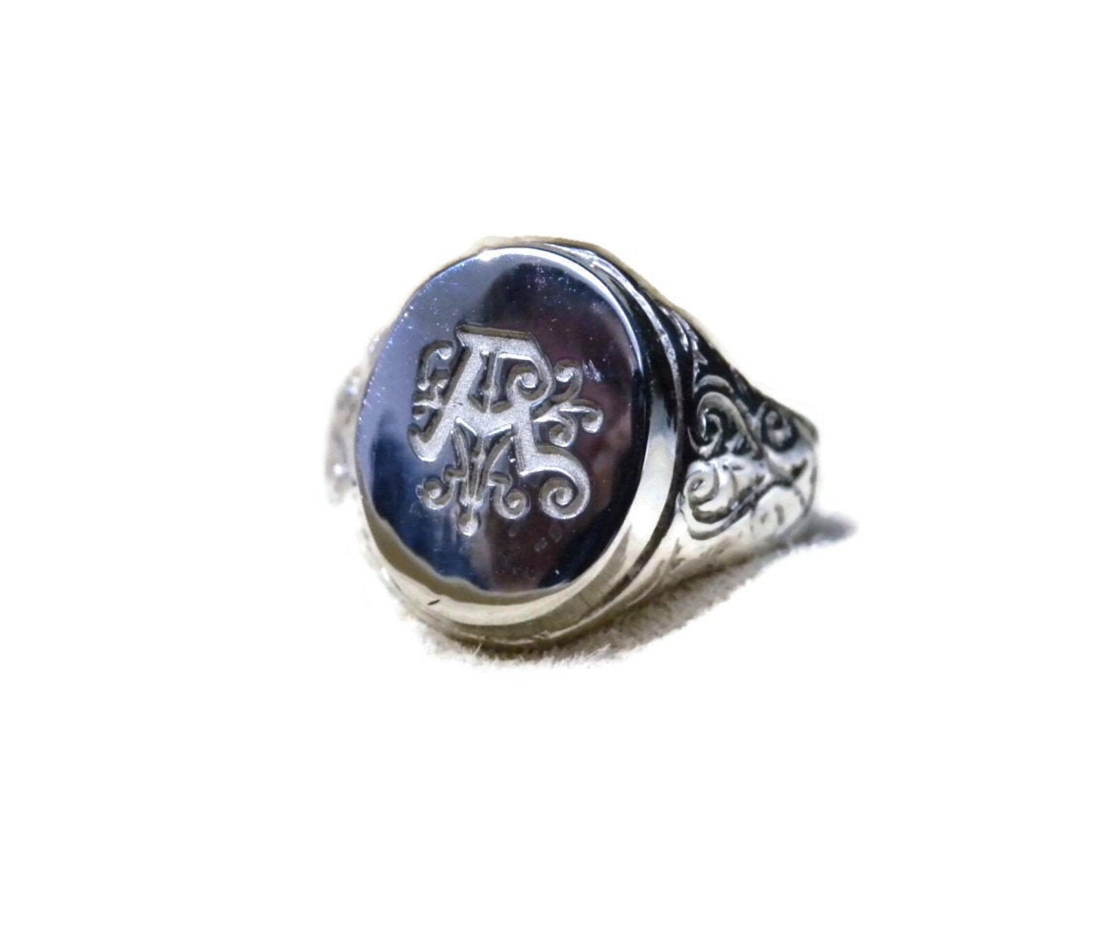 Custom Oval Italian Chevalier Signet Ring - Etsy