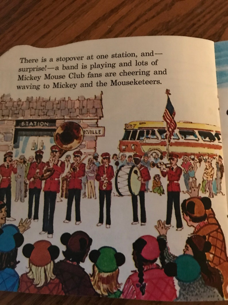 1977 Golden Shape Book walt Disney's the - Etsy