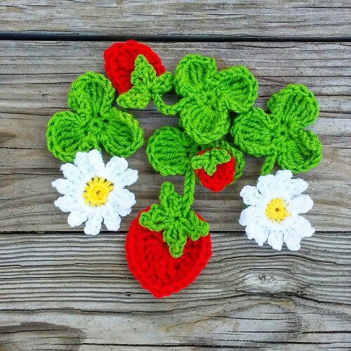 Crochet Pattern Strawberry Applique Embellishment - Etsy