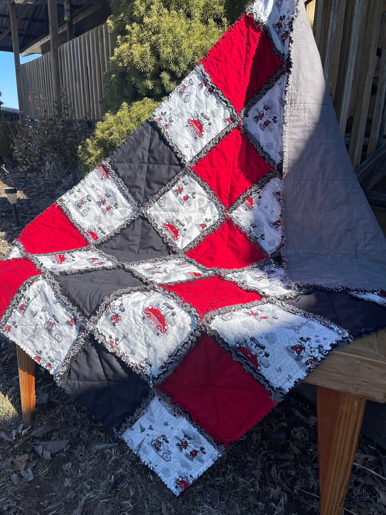 Mickey Mouse and Minnie Mouse Vintage Romance Rag Quilt! Black, White ...