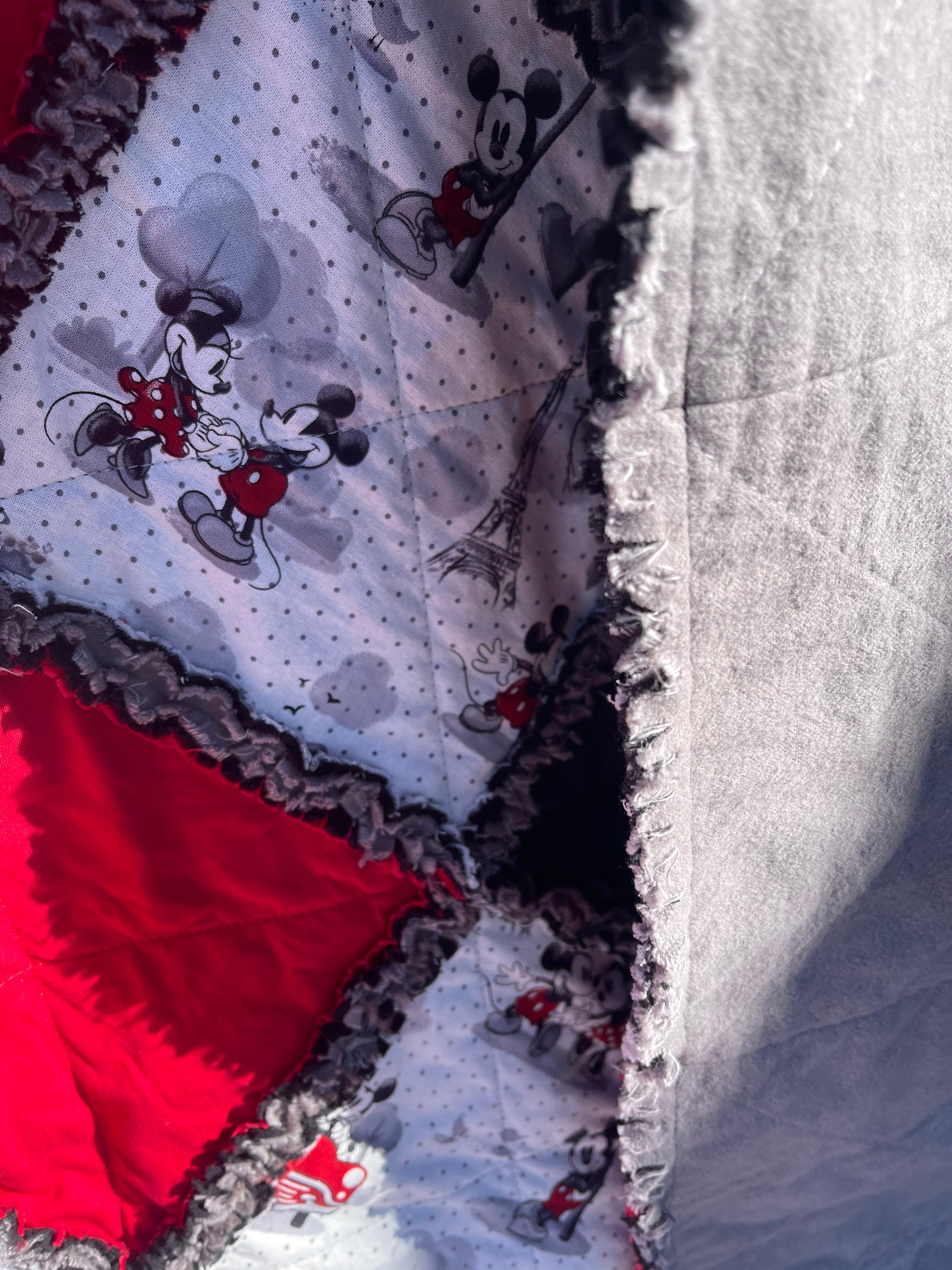 Mickey Mouse and Minnie Mouse Vintage Romance Rag Quilt! Black, White ...