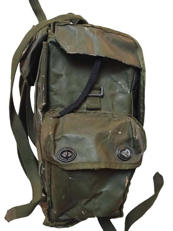 Grade 2 Vintage Belgian army waterproof rucksack back… - Gem