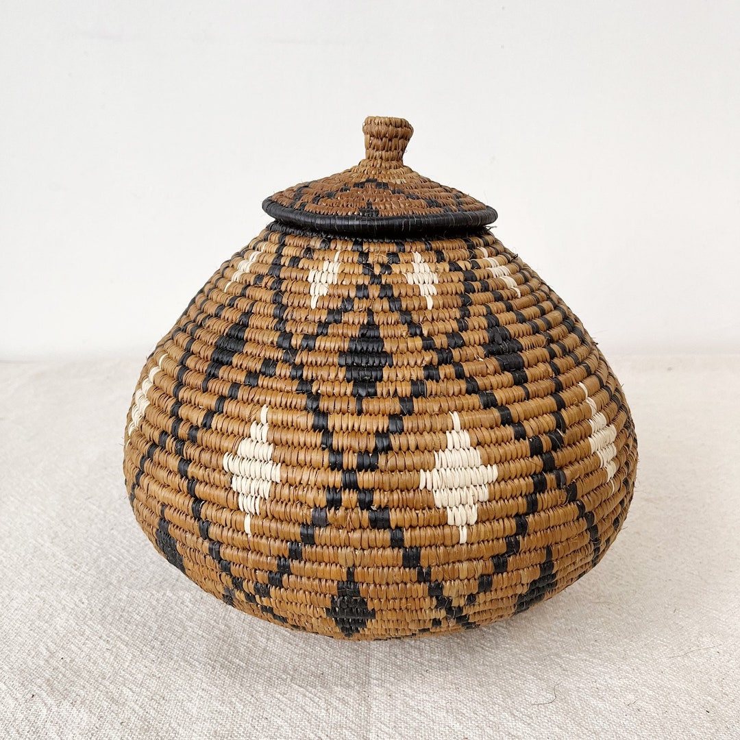 African Zulu Basket // Lidded Palm Basket // Woven in South - Etsy