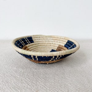 Small African Basket Bamba // Rwanda Basket // Raffia, Banana Bark ...