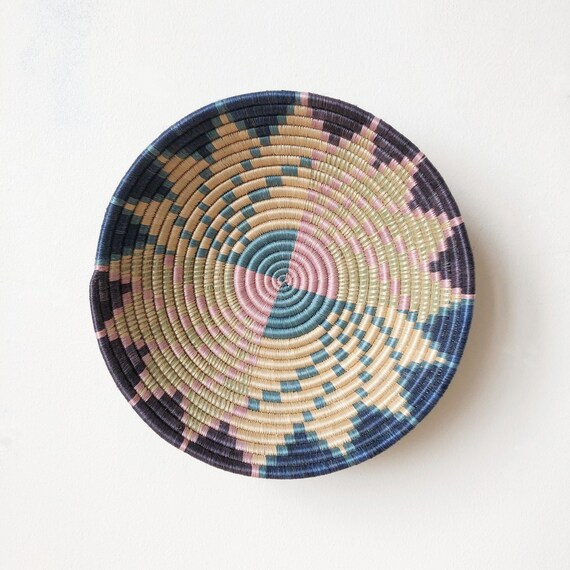 African Basket Mugambazi // Rwanda Basket // Woven Basket // - Etsy