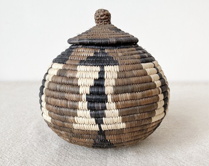 African Zulu Basket // Lidded Palm Basket // Woven in South Africa ...