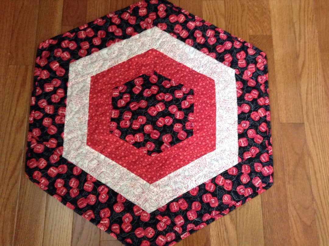 Quilted Valentines Day Table Topper - Etsy