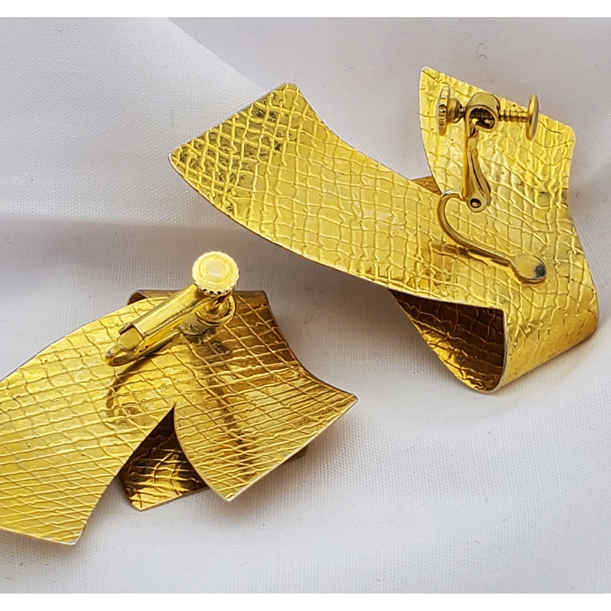 Vintage Gold Tone Metal Ribbon Folded Earrings Screw on Backs - Etsy