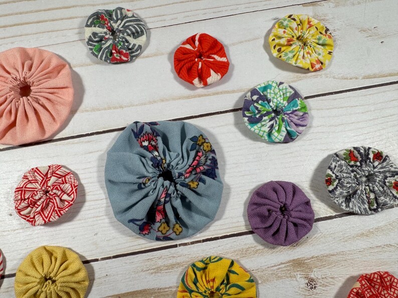 Vintage Fabric Yo-yos Handmade Multi-color Assorted Sizes Unknown ...