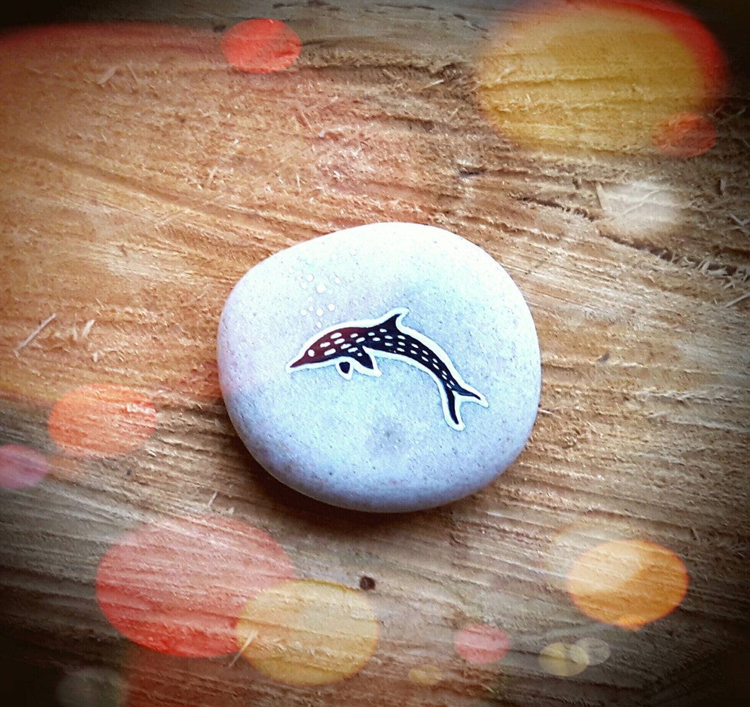 Dolphin Painted Pebble FABRIQUÉ SUR COMMANDE - Etsy France