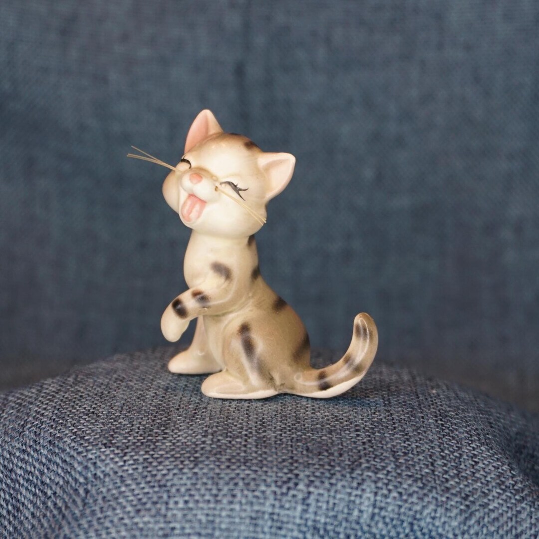 Miniature Gray Tabby Cat Figurine. Vintage Napco Ceramic Happy Singing ...