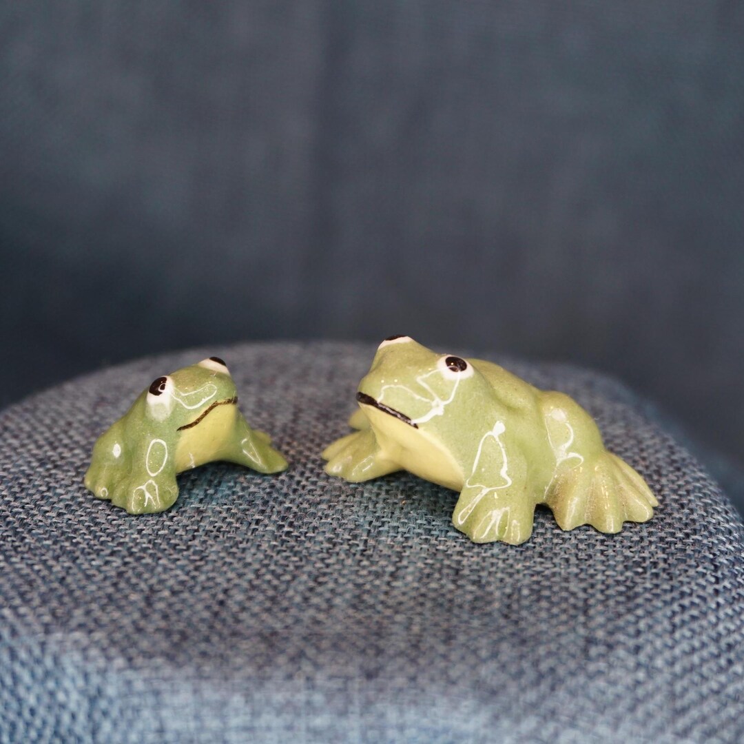 Miniature Green Frog Figurine Set. Hagen Renaker Early Frog Mama and ...