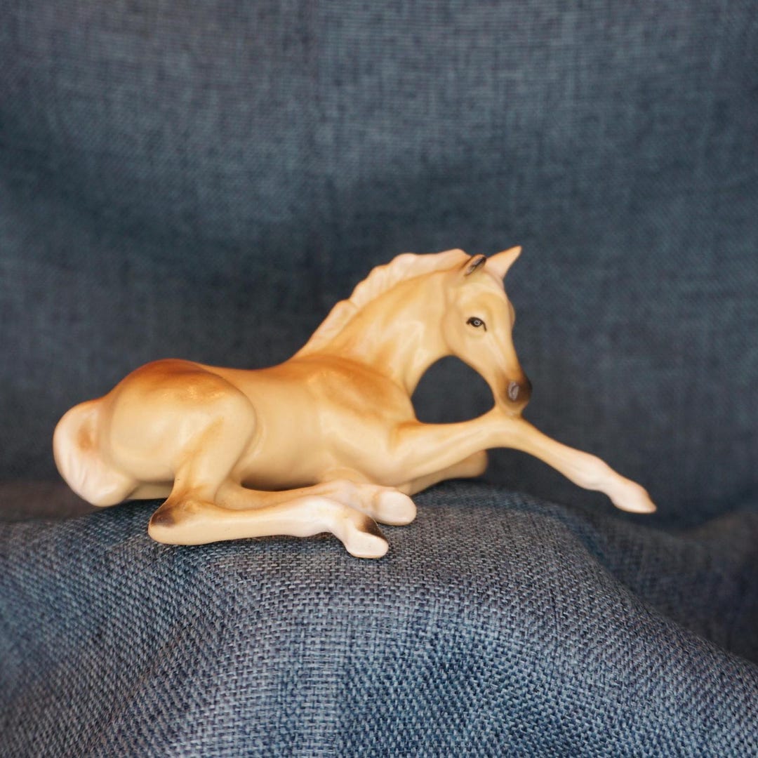 Vintage Palomino Foal Figurine. Lefton Japan Ceramic Recumbent Baby ...