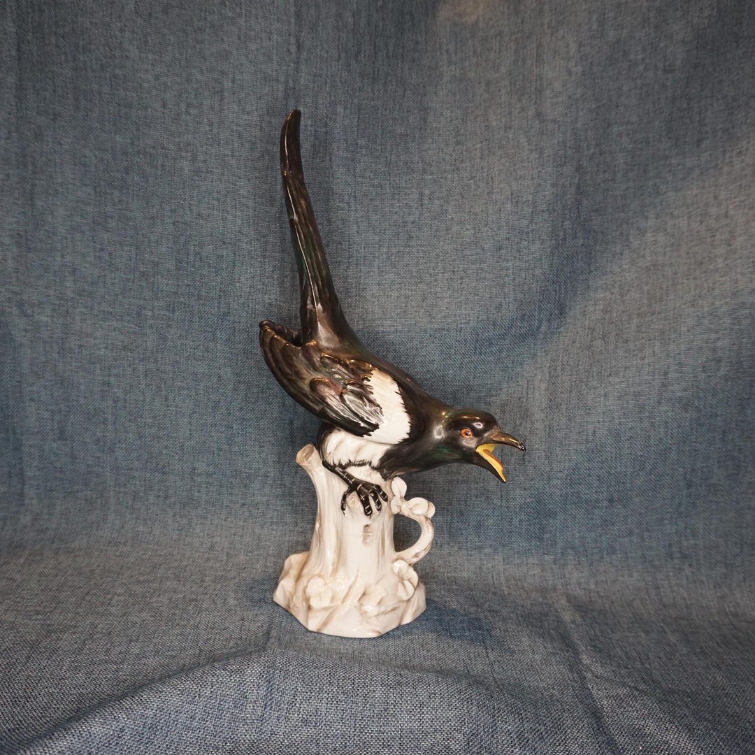 Large Porcelain Magpie Figurine. Vintage Angry Eurasian Magpie Black ...