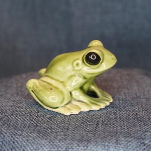 Loza Electrica Green Treefrog Figurine. Vintage Miniature Tree Frog ...