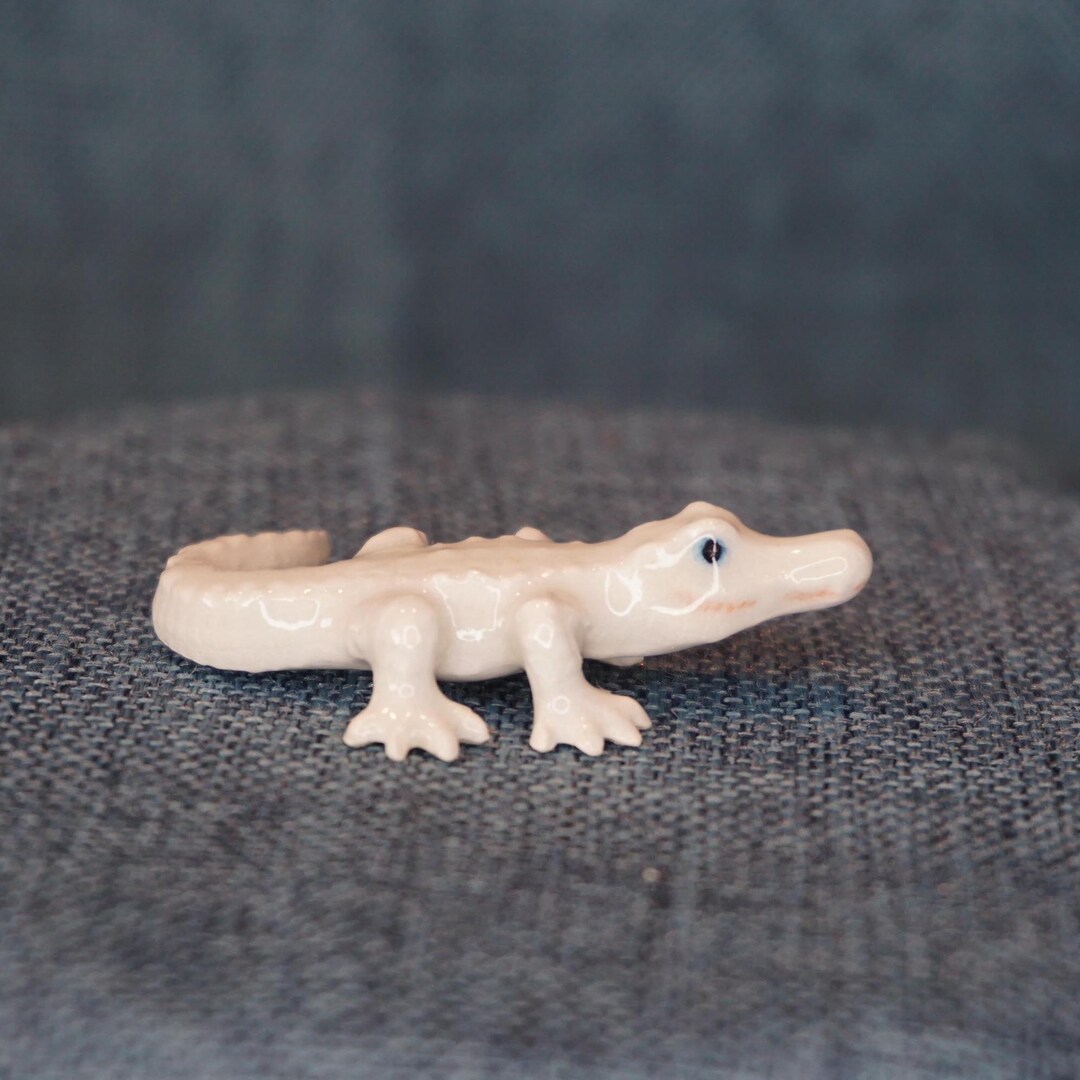 Miniature Albino Alligator Figurine. Little Critterz Porcelain White ...