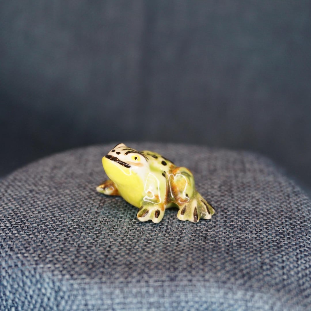 Tiny Ceramic Frog Figurine. Miniature Green Toad Collectible. Dollhouse ...