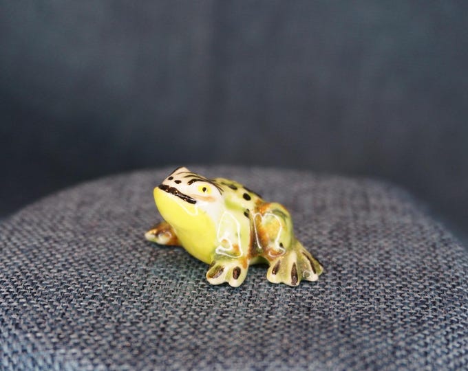 Tiny Ceramic Frog Figurine: Miniature Green Toad, Dollhouse Decor - Etsy