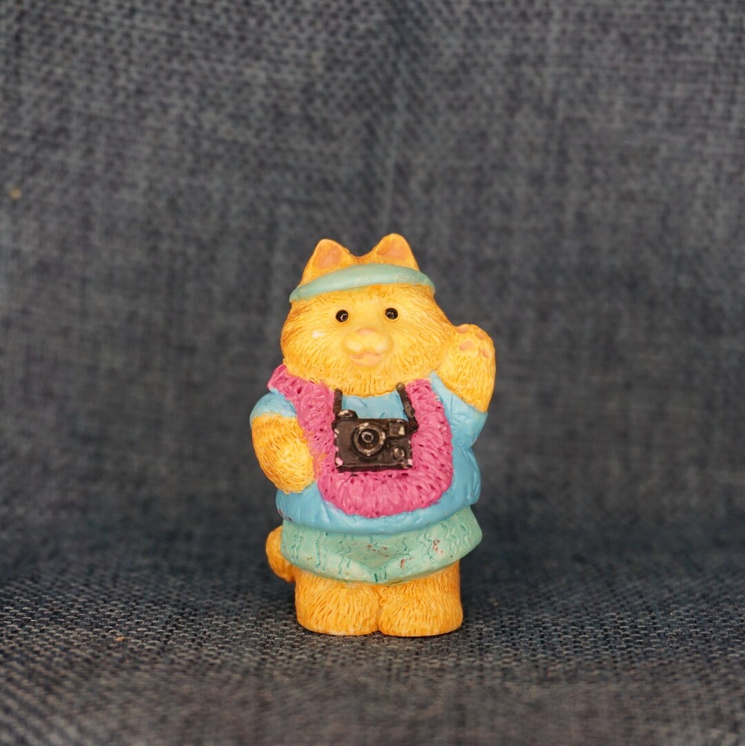 Hallmark Merry Miniatures Cameron Cat Hawaii Tourist Figurine. 1994 ...