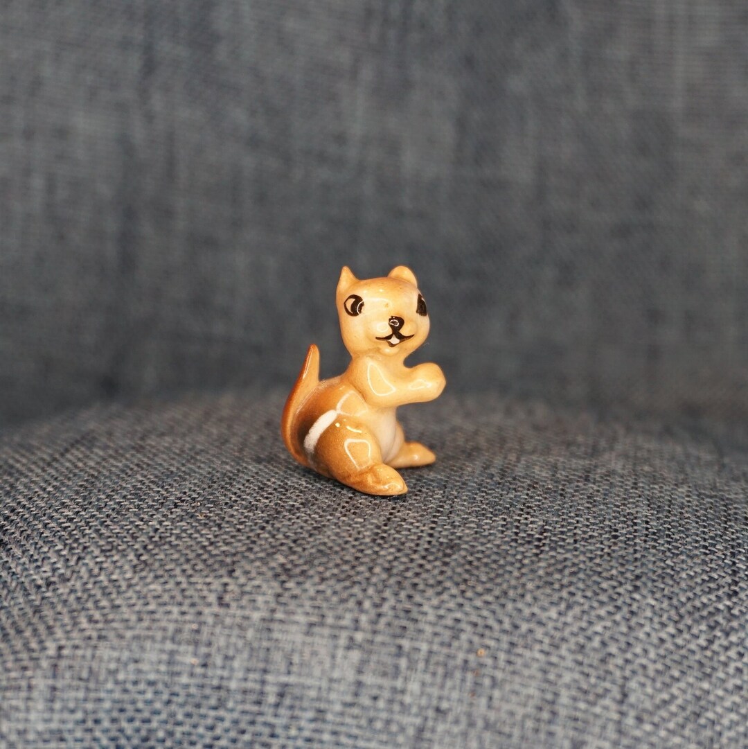 Hagen Renaker Chipmunk Mama Figurine. Miniature Ceramic Animal Figure ...