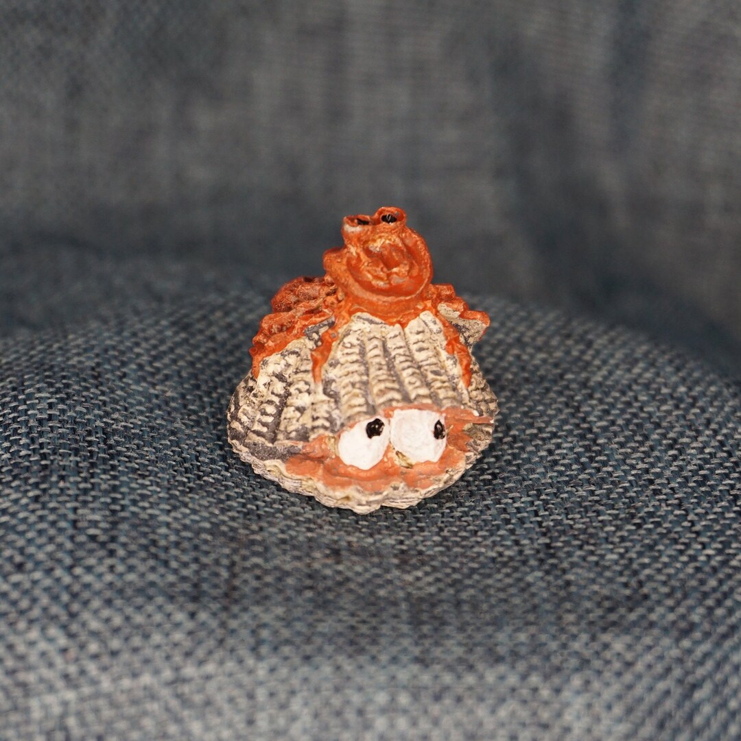 Vintage Miniature Clam Figurine. Tiny Resin Cartoony Crab - Etsy