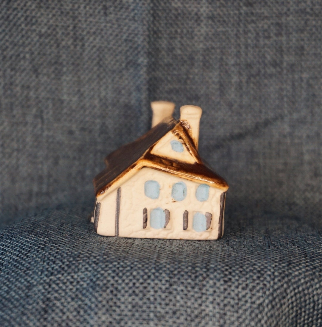 Miniature Stoneware House Figurine. Vintage Tiny English Cottage Thatch ...