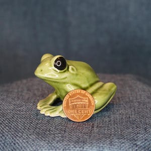 Loza Electrica Green Treefrog Figurine. Vintage Miniature Tree Frog ...