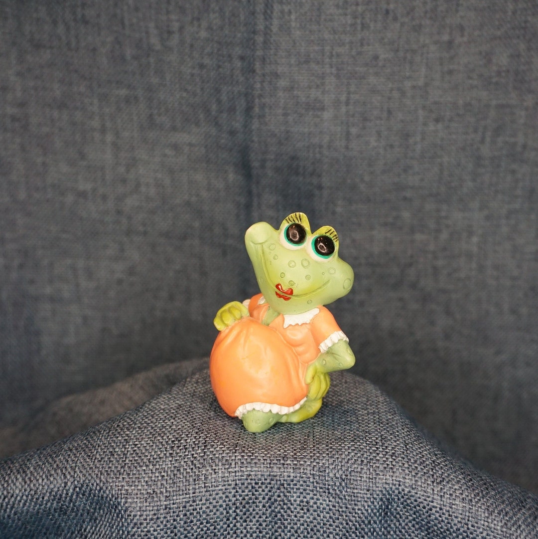 Vintage Miniature Frog Figurine. 1994 Sprogz Maternity Hopper. Resin ...