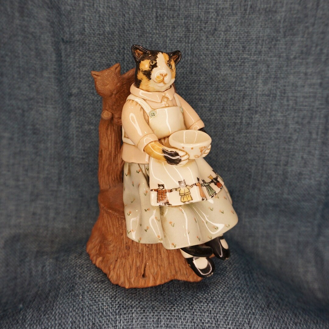 Handmade Calico Cat Figurine. Porcelain Pottery Hand Painted Storybook ...