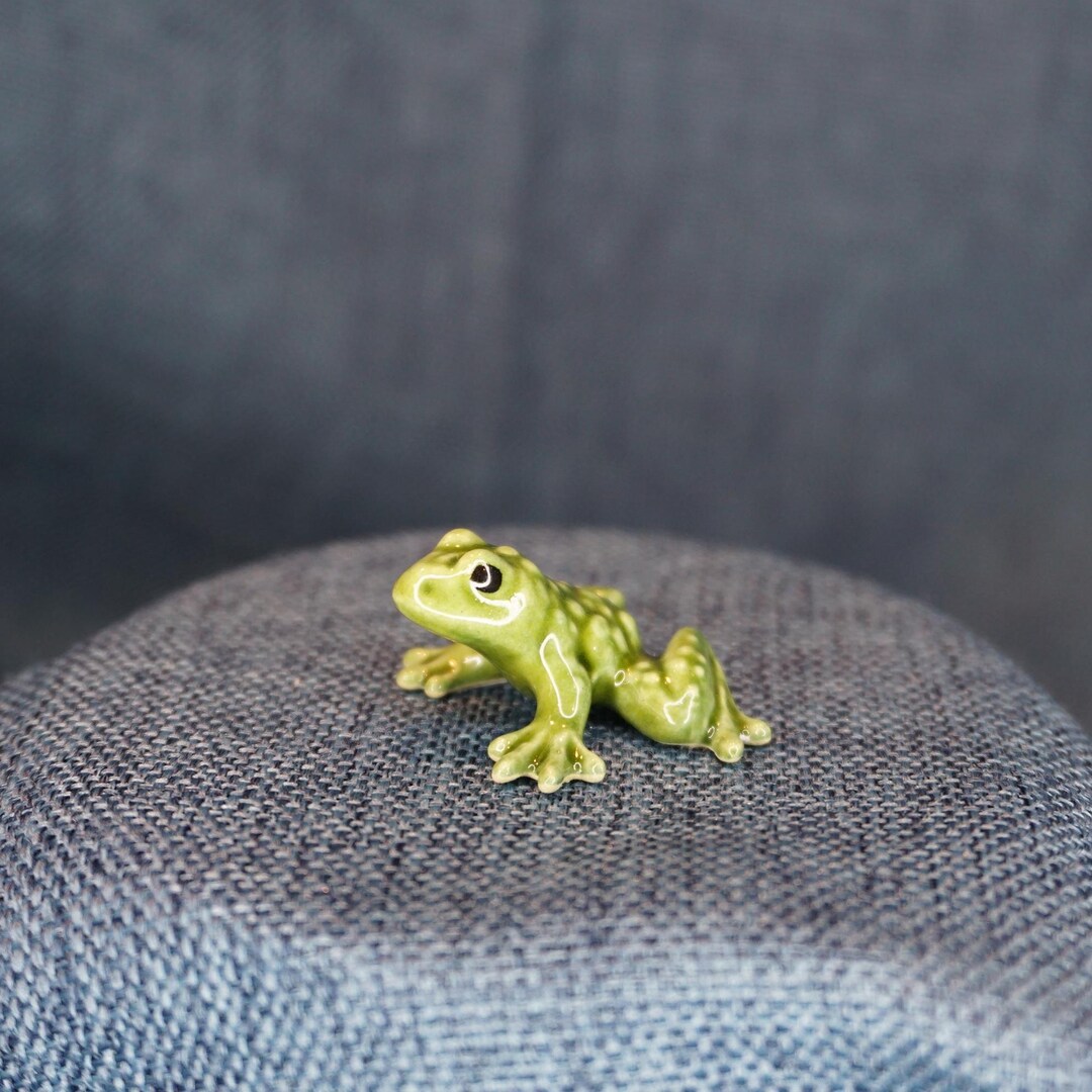 Hagen Renaker Frog Figurine. Miniature Green Tiny Warty Froglet Figure ...
