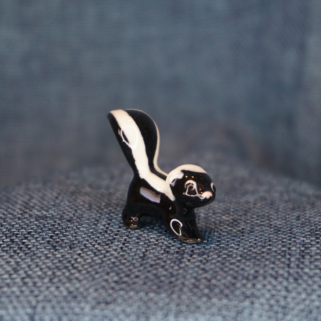 Miniature Ceramic Skunk Kit Figurine. Hagen Renaker Playful Skunk Baby ...