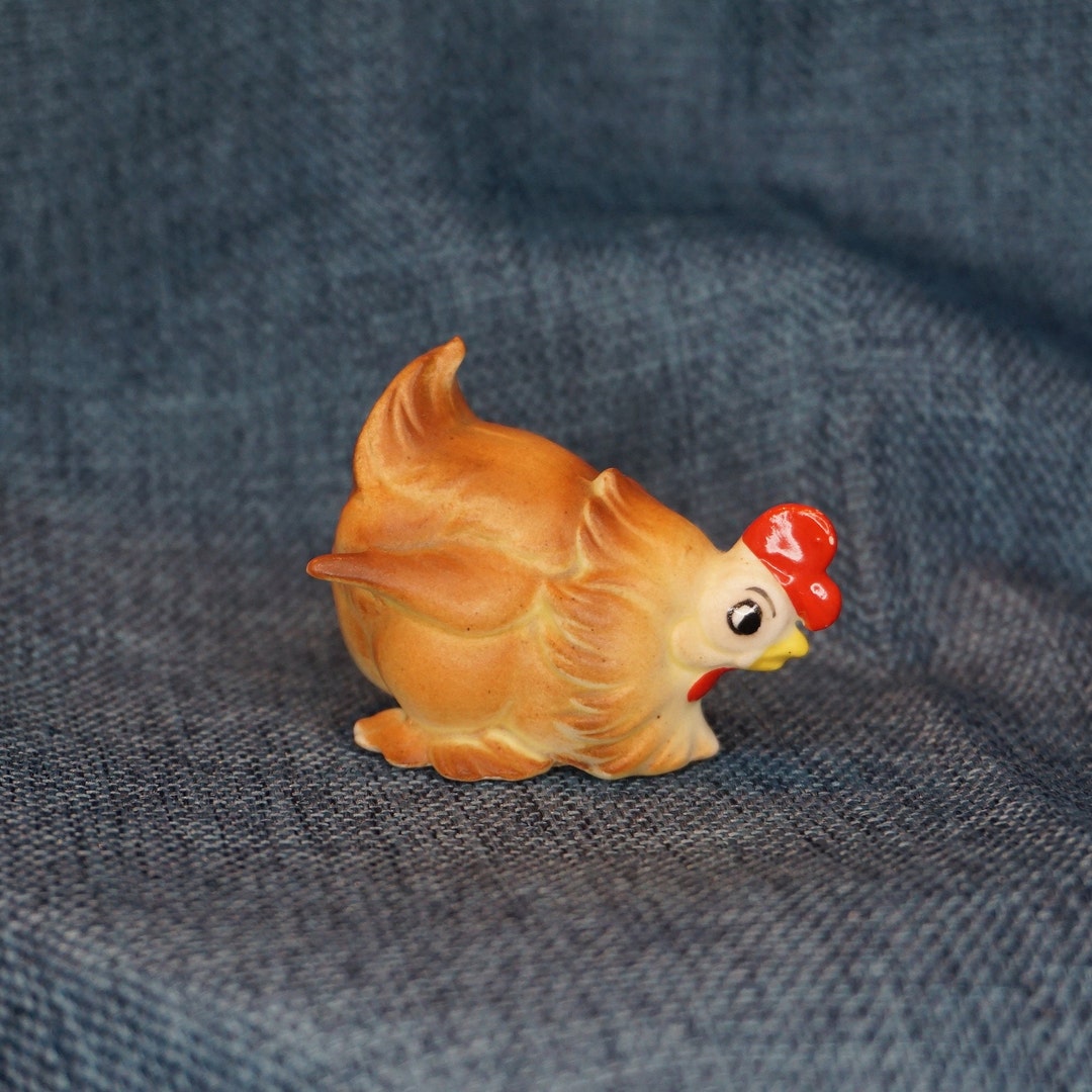 Miniature Chicken Figurine. Josef Original Pecking Hen Figure. Cartoon ...