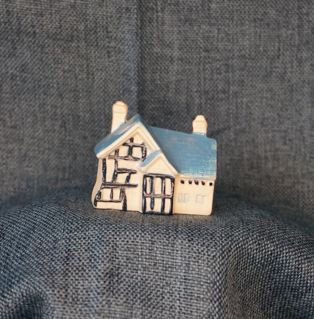 Miniature Stoneware House Figurine. Vintage Tiny Ceramic Colonial ...