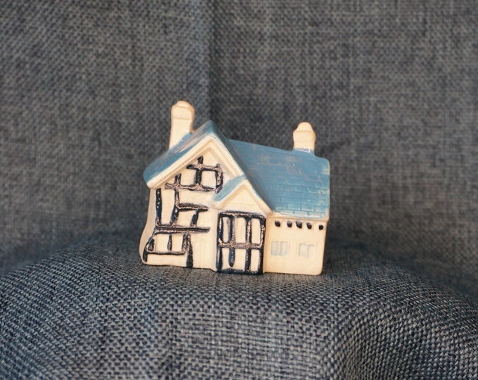 Miniature Stoneware House Figurine. Vintage Tiny Ceramic Colonial ...