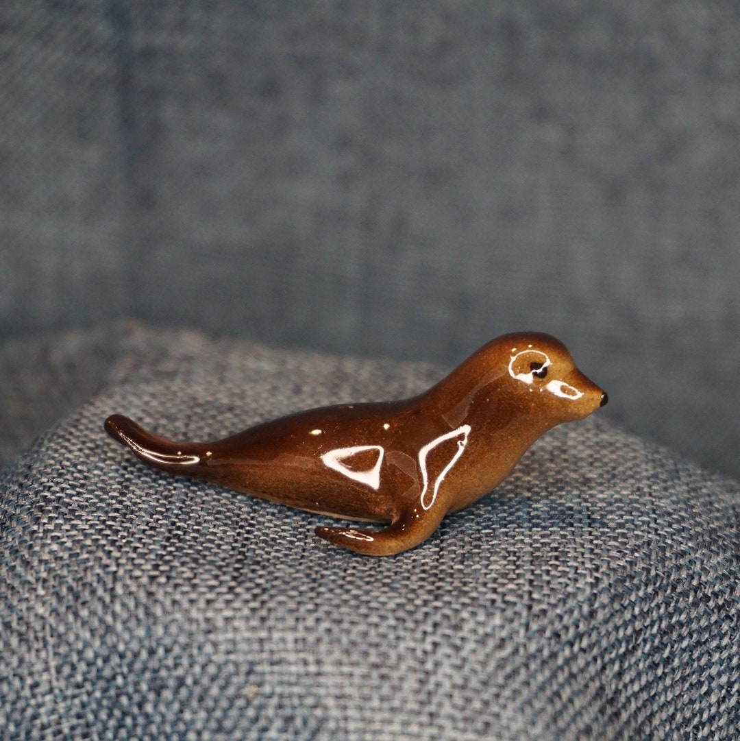 Vintage Seal Figurine. Miniature Hagen Renaker Seal Mama on Belly ...