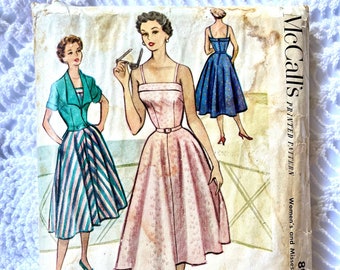 Vintage 1950's Vogue 7627 Sewing Pattern- Misses' Dress With Full Skirt ...